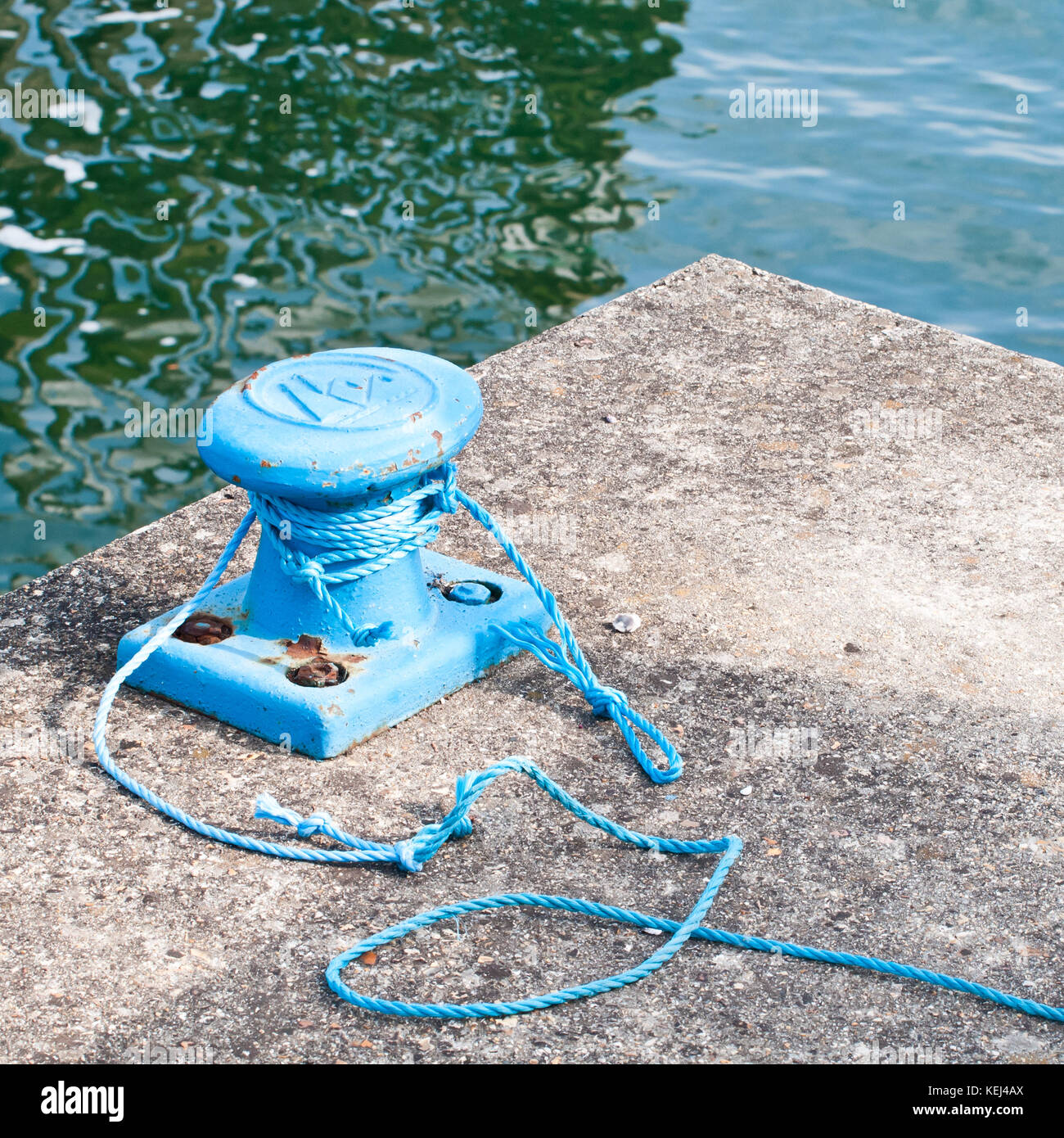Tie moor mooring square hi-res stock photography and images - Alamy