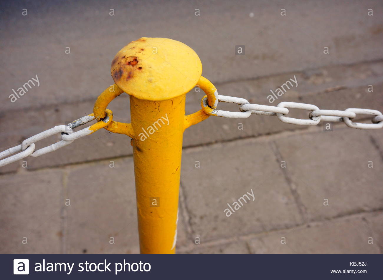 Chain Barrier Stock Photos & Chain Barrier Stock Images - Alamy
