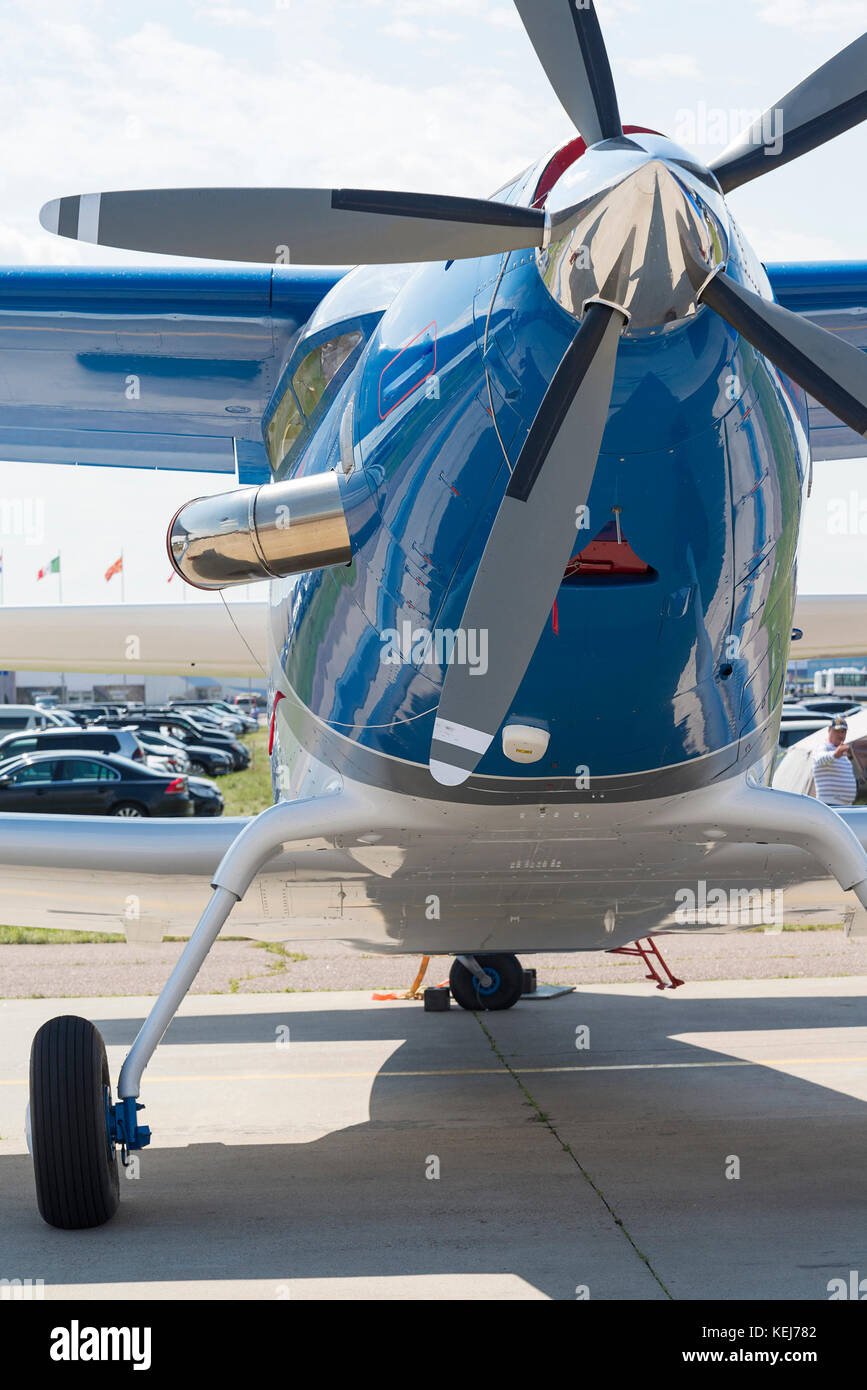 Old retro plane close up front hi-res stock photography and images - Alamy