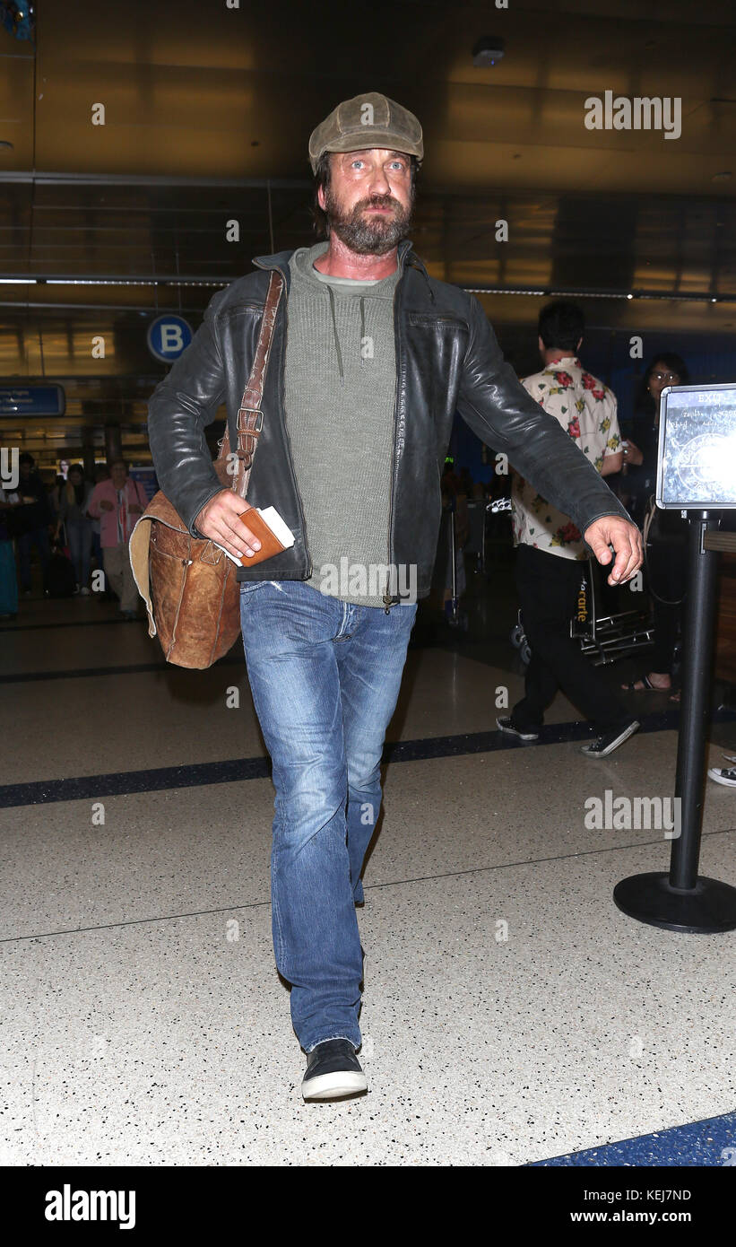 Gerard Butler arrives at Los Angeles International Airport (LAX ...