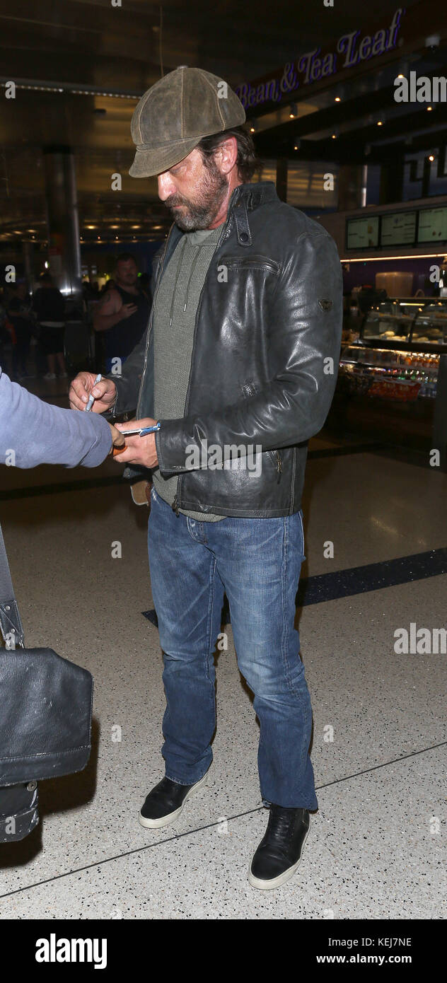 Gerard Butler arrives at Los Angeles International Airport (LAX ...