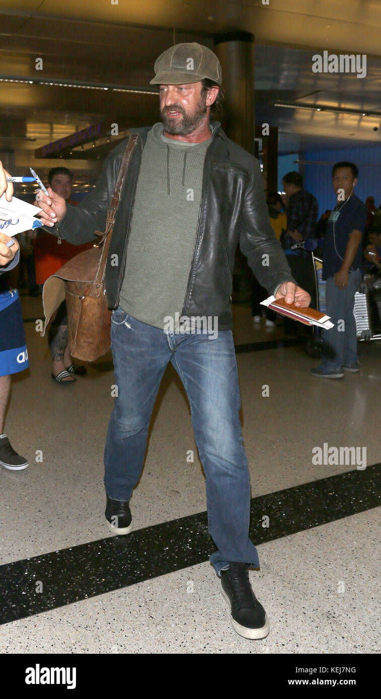 Gerard Butler arrives at Los Angeles International Airport (LAX ...