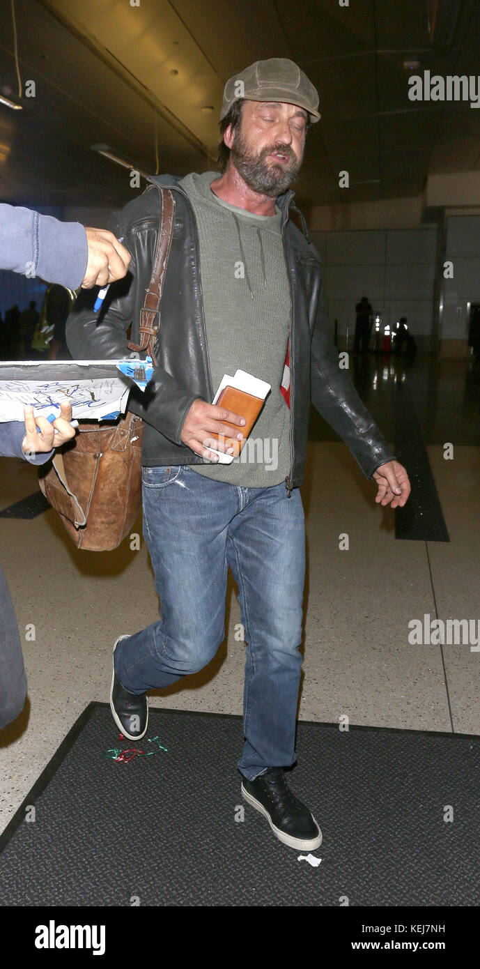 Gerard Butler arrives at Los Angeles International Airport (LAX ...