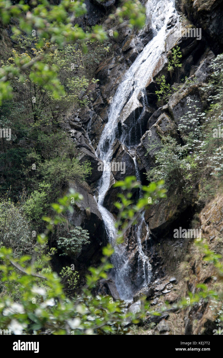 Water falling along mountain hi-res stock photography and images - Alamy