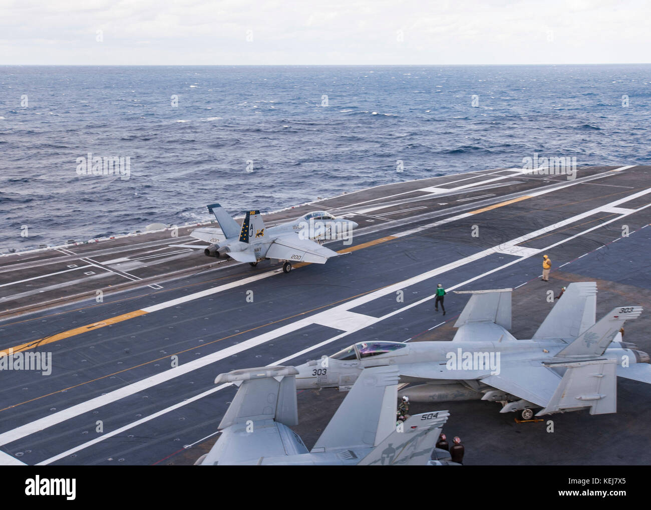 Landing on Aircraft Carrier Stock Photo - Alamy
