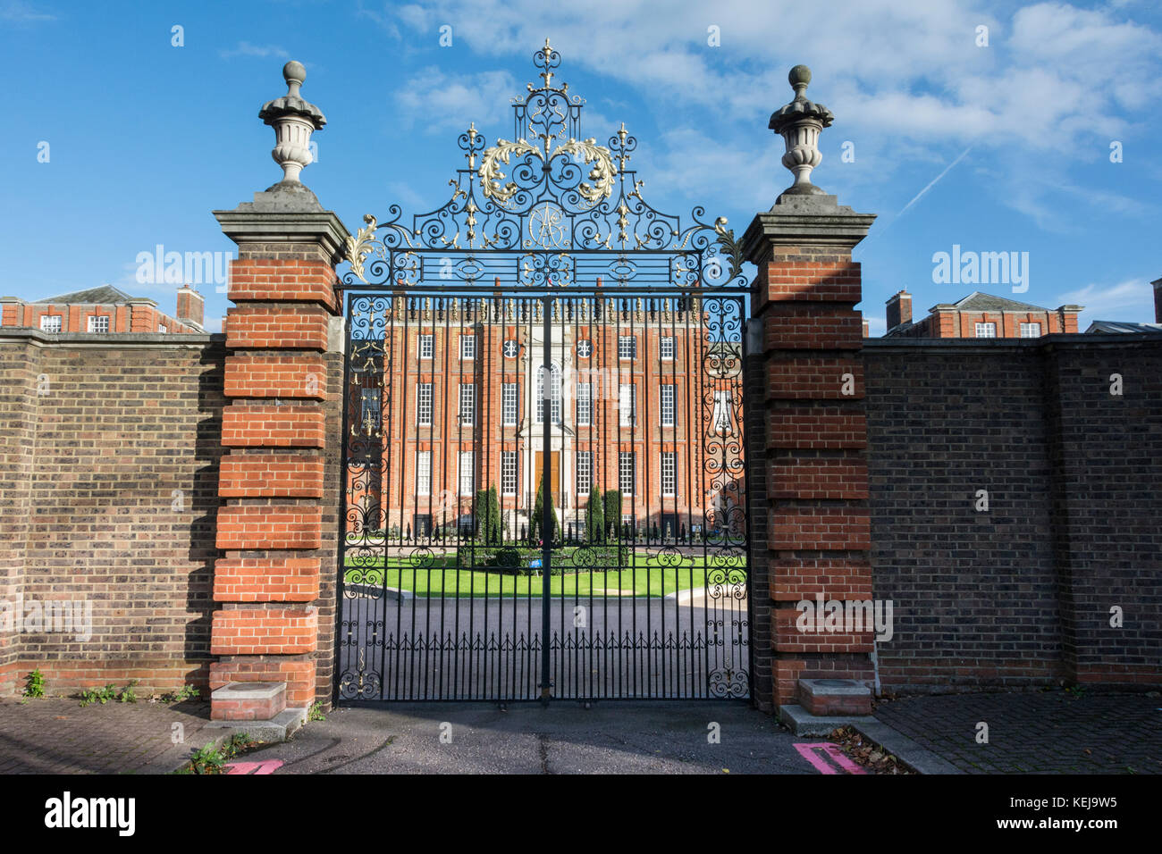 Roehampton House, part of Queen Mary’s Place, Roehampton Lane ...