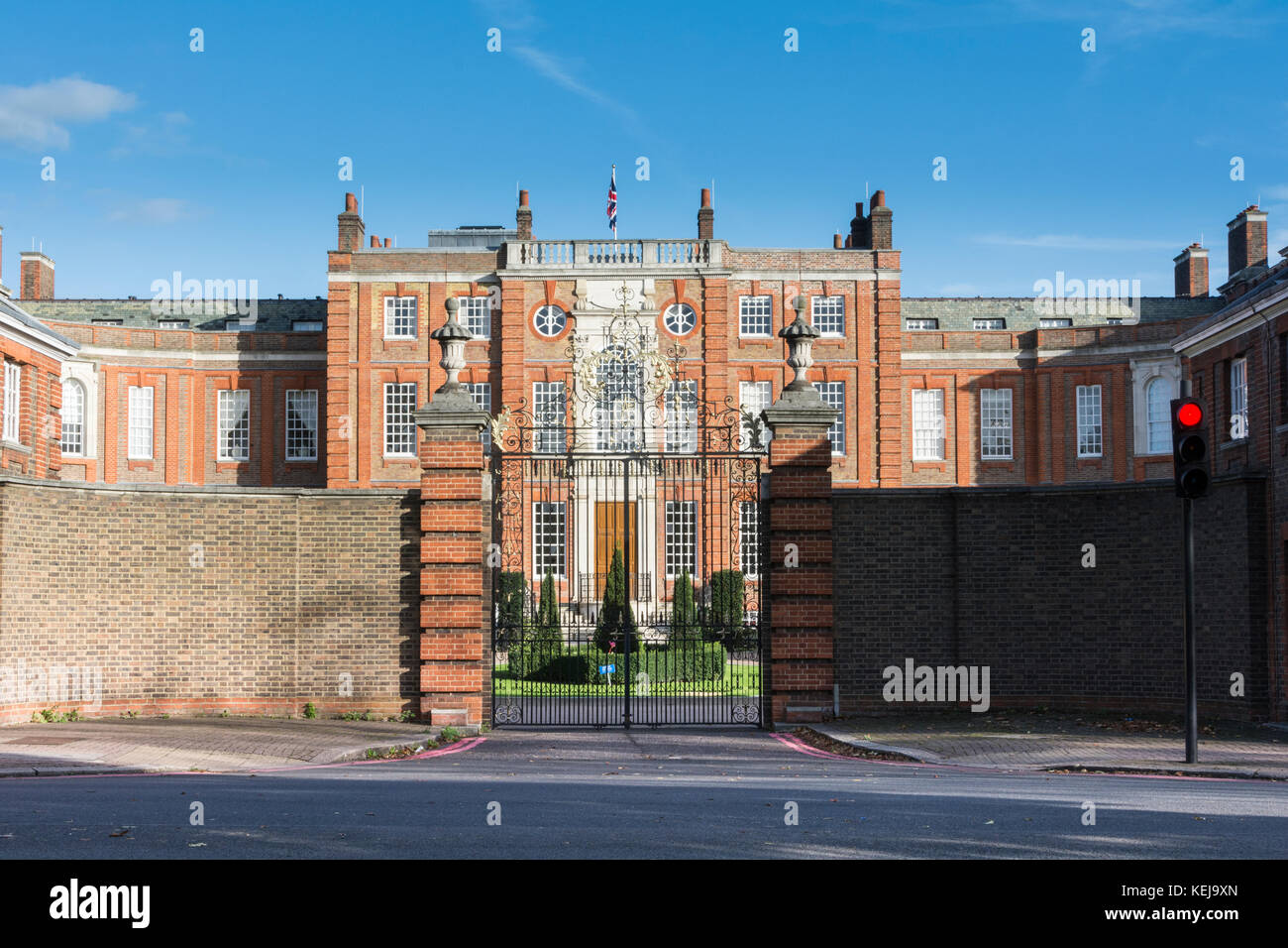 Queen marys house hospital hi-res stock photography and images - Alamy