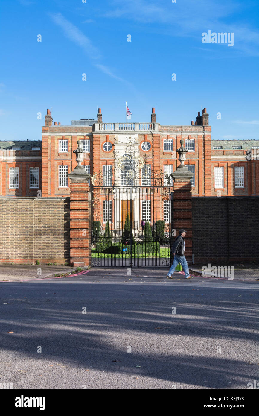 Roehampton House, part of Queen Mary’s Place, Roehampton Lane ...