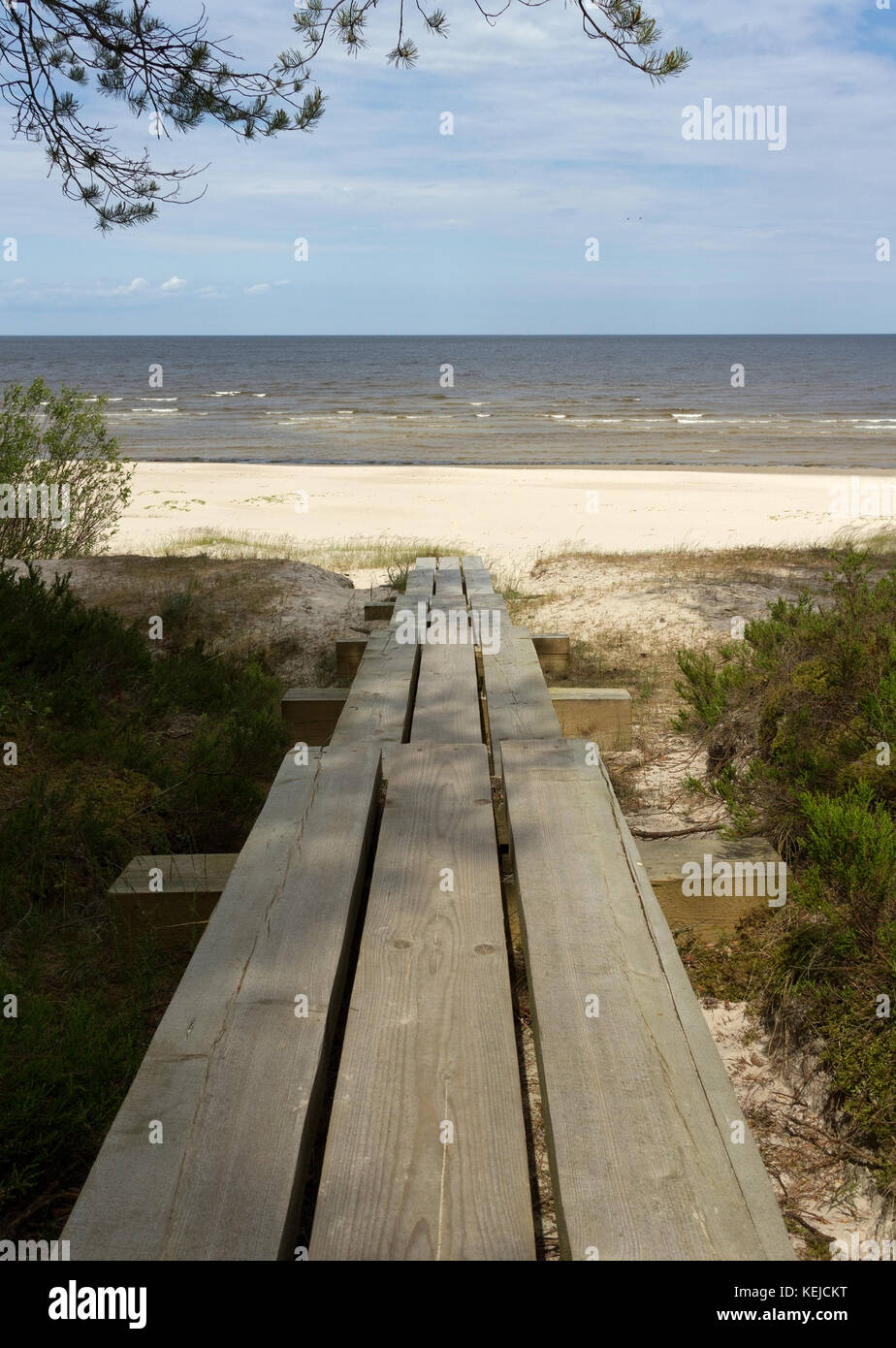 Wooden footpath to the beach of Baltic sea Stock Photo - Alamy