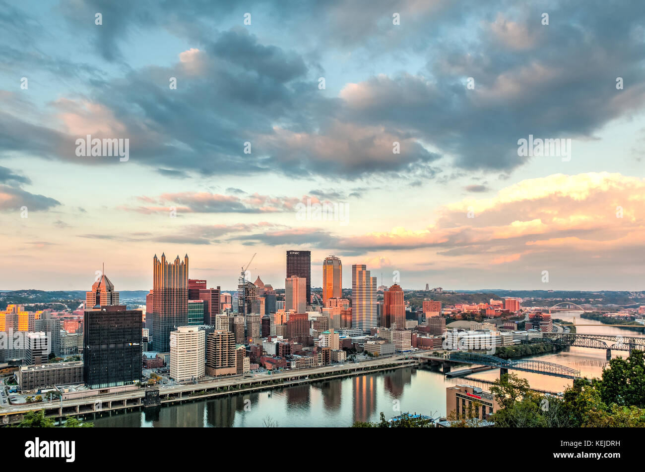 Pittsburgh skyline from Mount Washington, several skyscrapers and ...