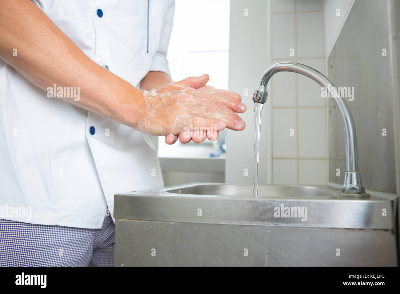 man worker washing hands Stock Photo - Alamy