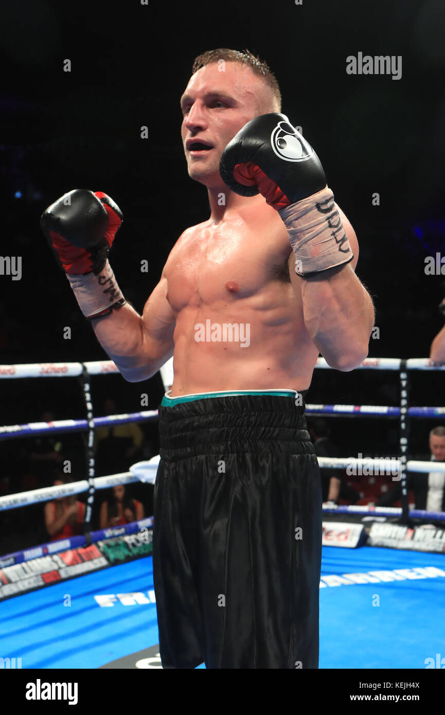 James Metcalf celebrates beating Damon Jones during their Super ...