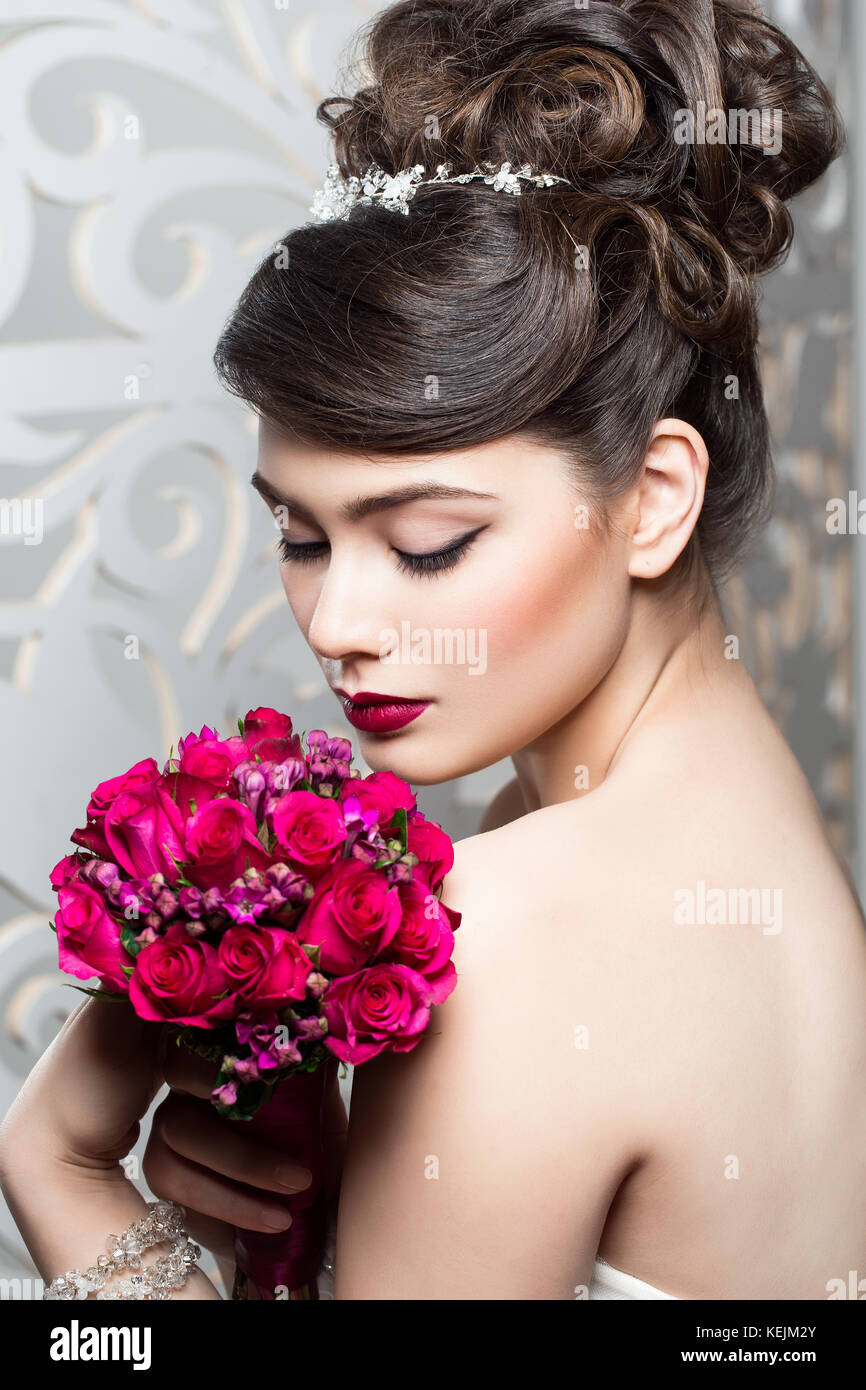 beautiful girl in wedding gown Stock Photo - Alamy