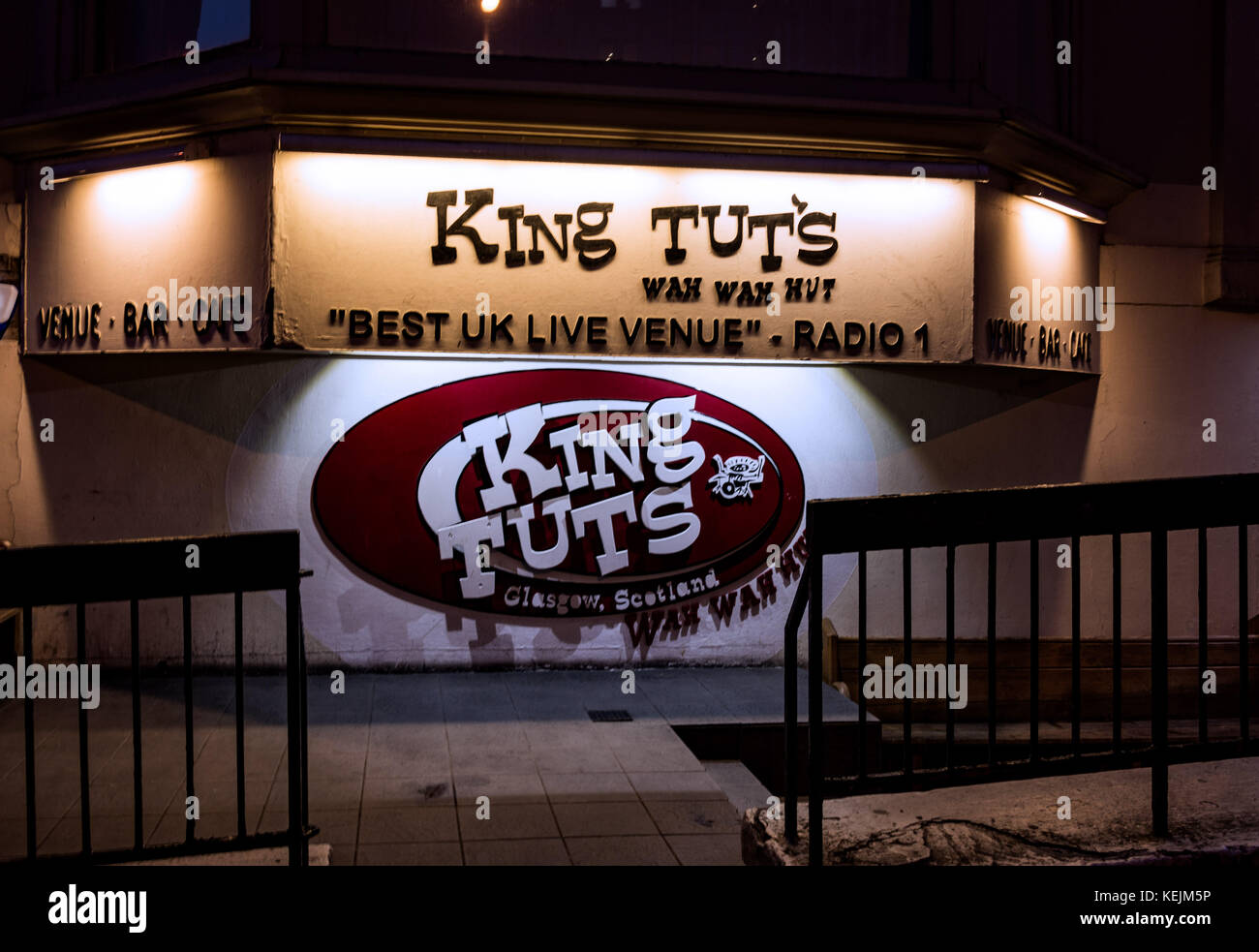Exterior of King Tut's Wah Wah Hut Venue at Night. GLASGOW, SCOTLAND ...