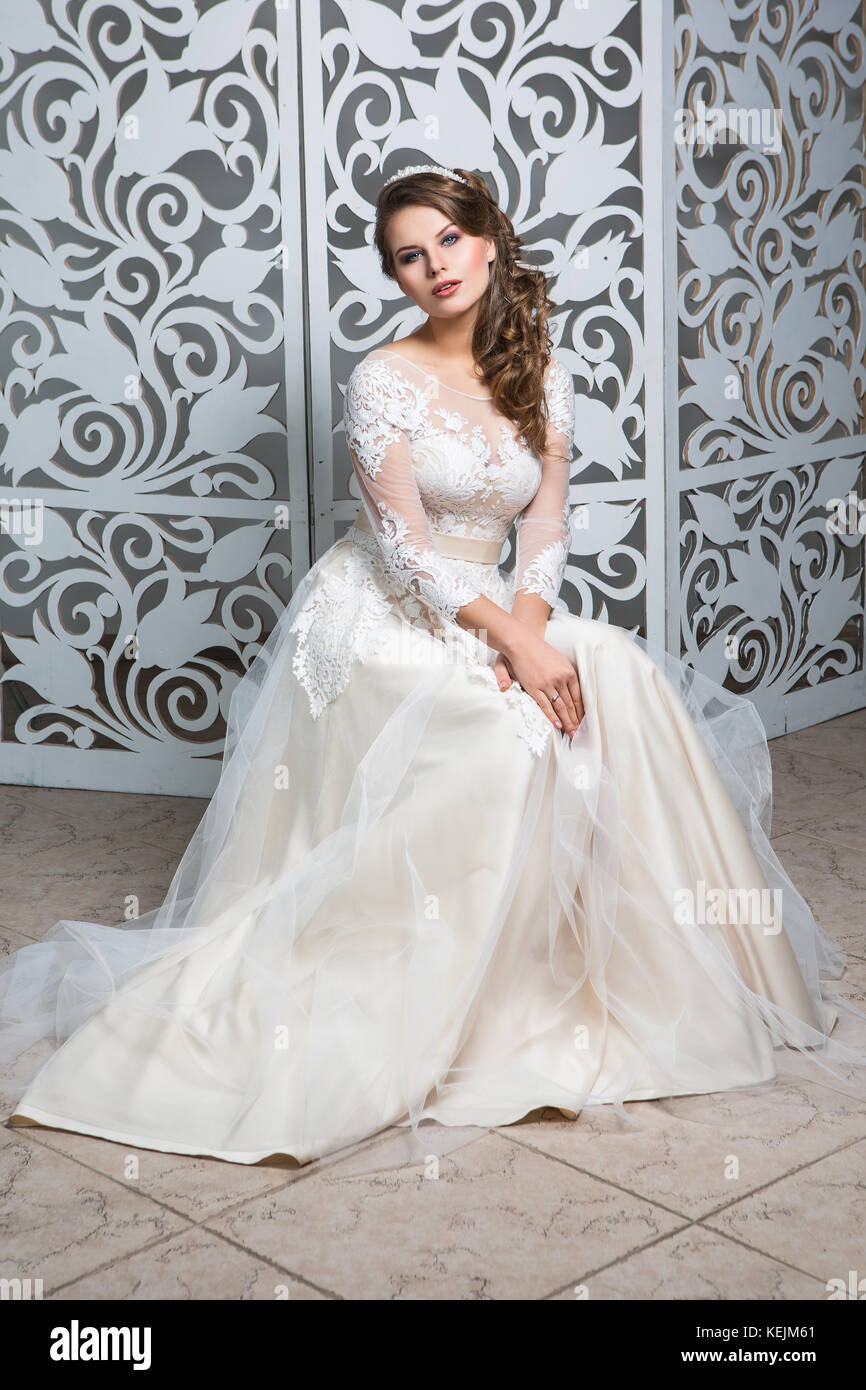 beautiful girl in wedding gown Stock Photo - Alamy