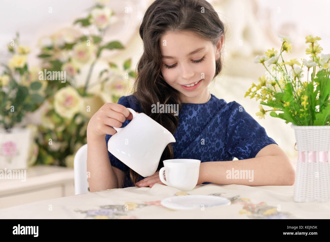 girl pouring tea Stock Photo - Alamy