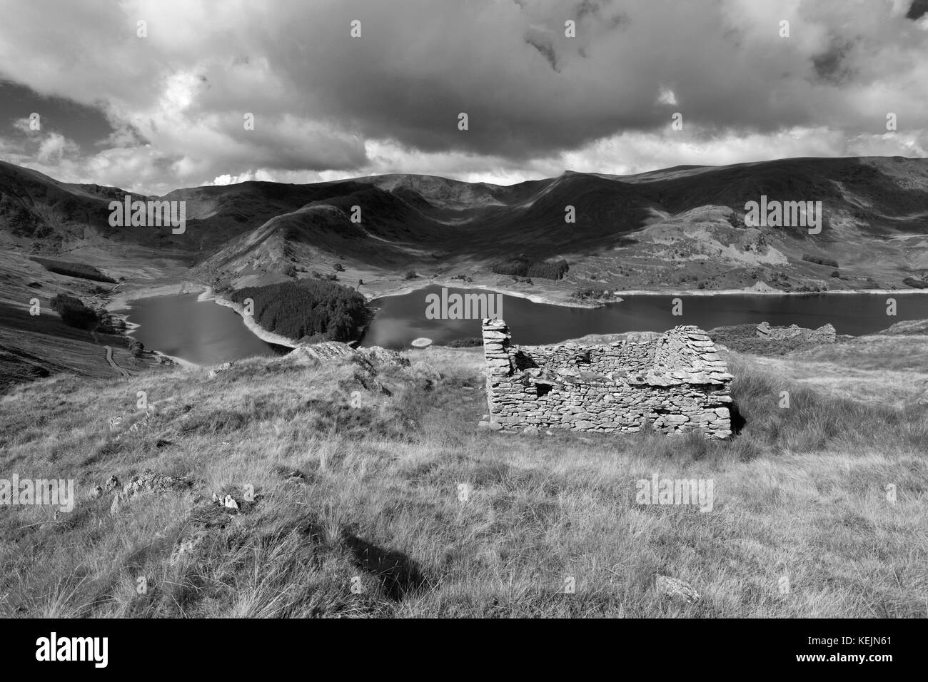 Summer view over Haweswater reservoir, Mardale valley, Lake District ...