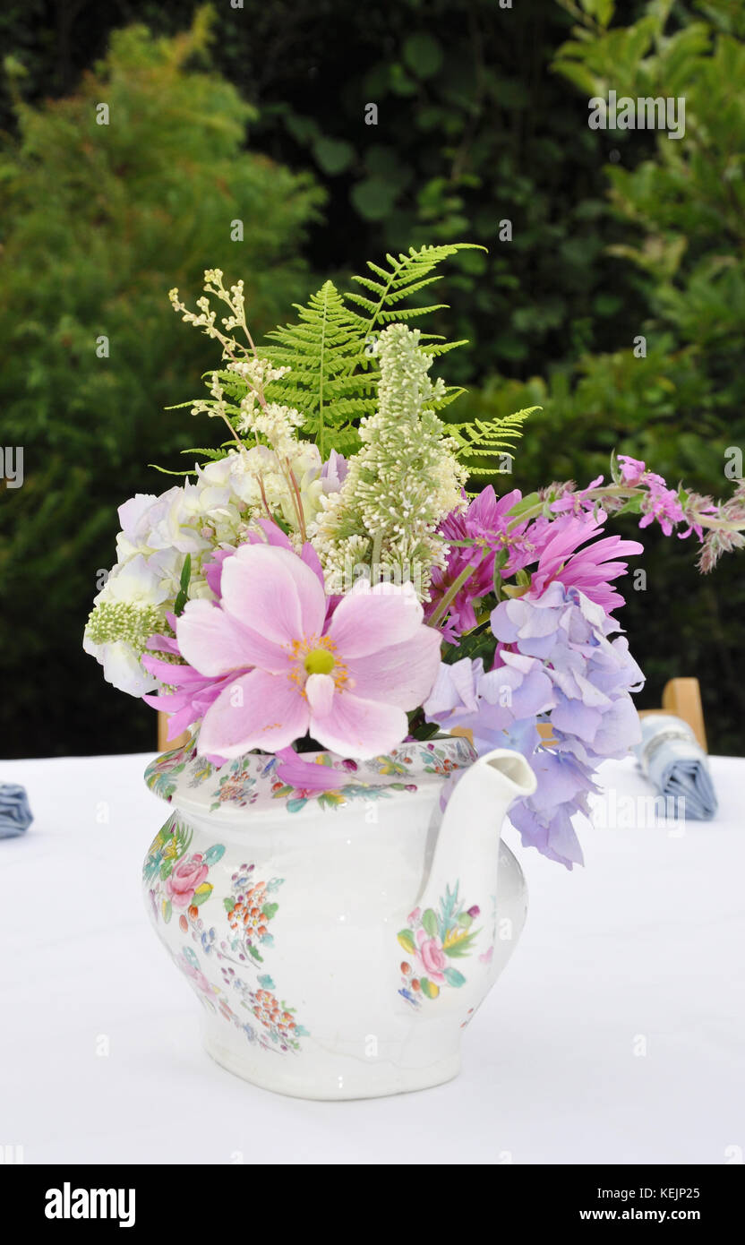 Linen bunting hi-res stock photography and images - Alamy