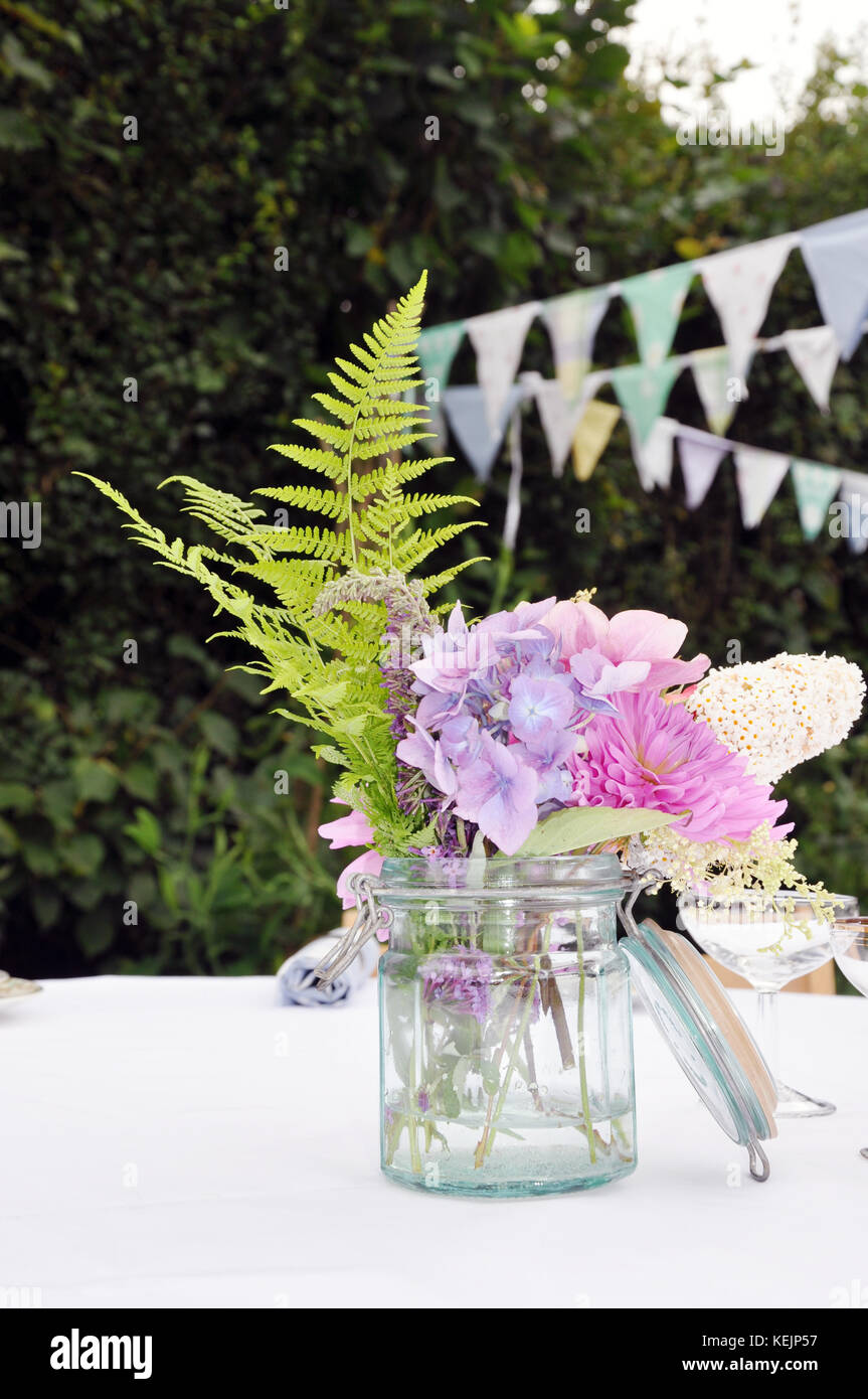 Table center pieces hi-res stock photography and images - Alamy
