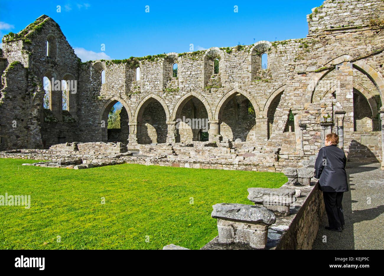 Medieval abbey ruins hi-res stock photography and images - Alamy