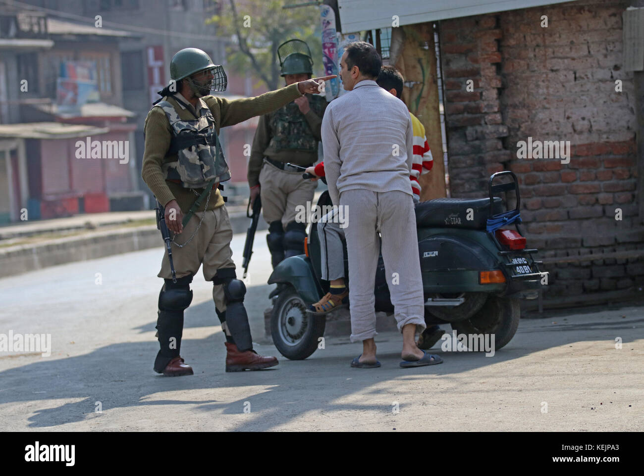 Indian women paramilitary soldiers hi-res stock photography and images ...