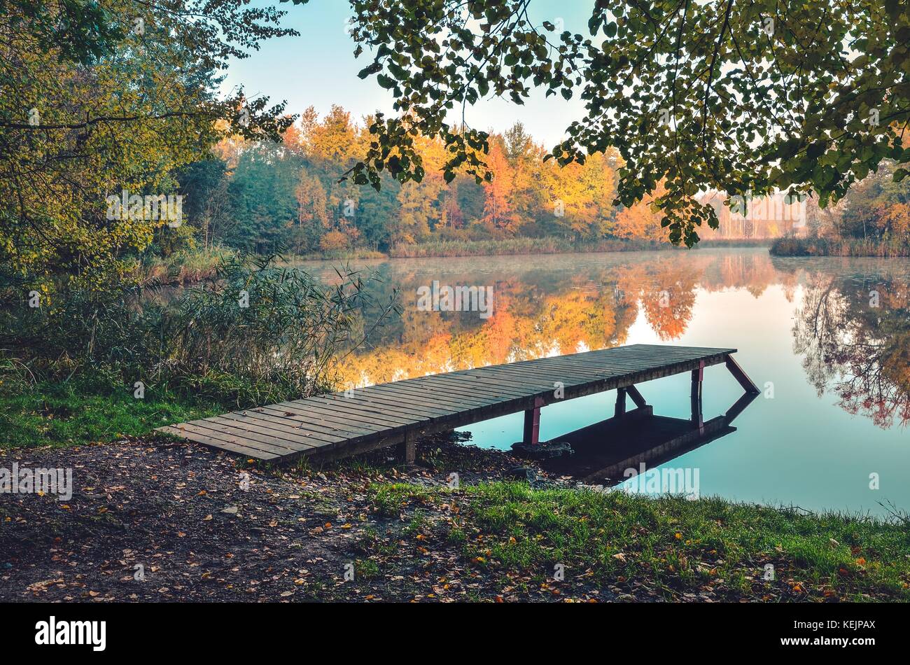 Timber frame jetty hi-res stock photography and images - Alamy