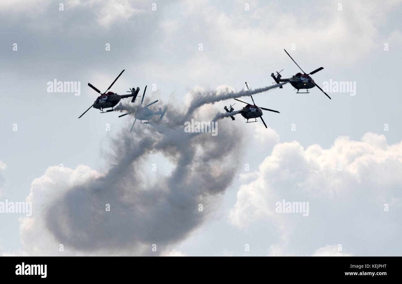 Allahabad: SARANG team of Indian Air force pilot showing their skill at ...
