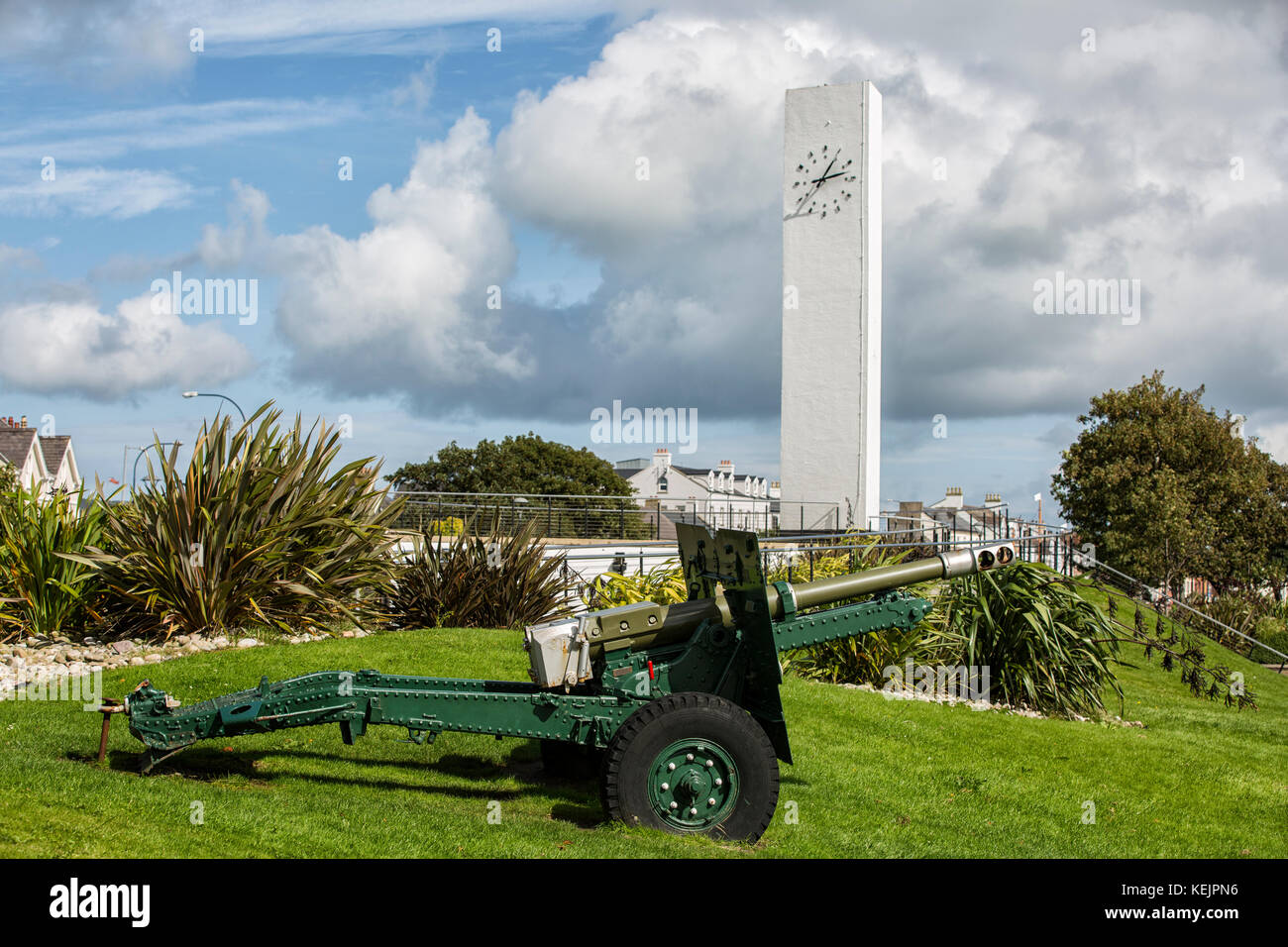 a ww2 field gun on display Stock Photo - Alamy