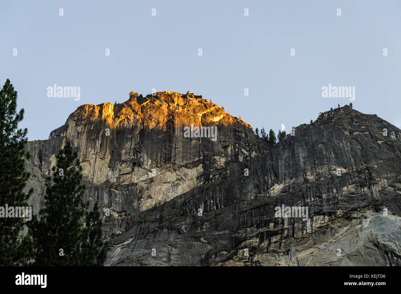 Sunlight over yosemite valley hi-res stock photography and images - Alamy