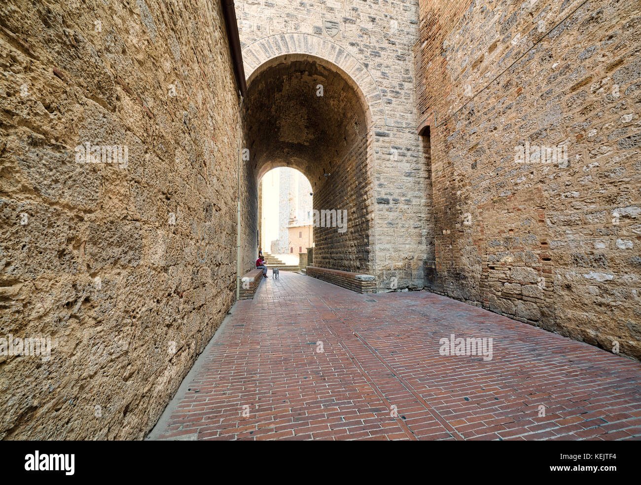 stone arch in street of San Gimignano, Italy Stock Photo - Alamy