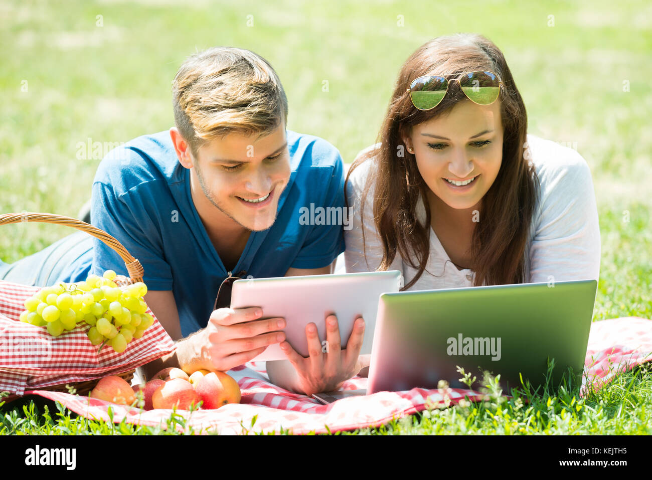 Laptop computer park garden hi-res stock photography and images - Alamy