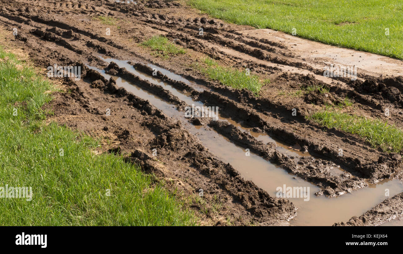 Mud ruts hi-res stock photography and images - Alamy