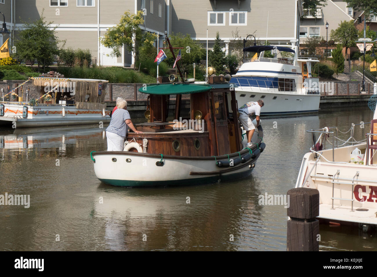 Small tugboat hi-res stock photography and images - Alamy