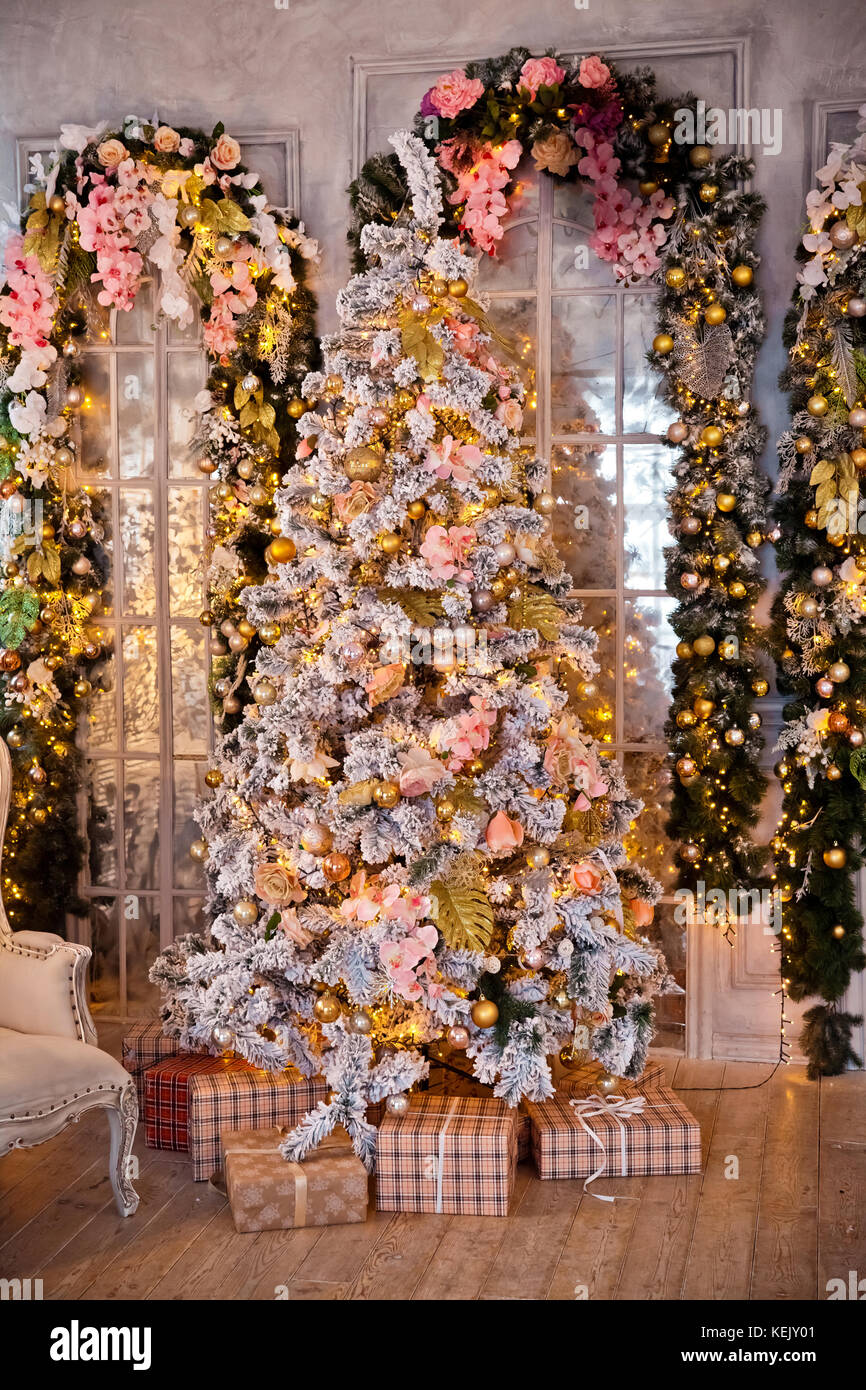 Classic christmas background tree hi-res stock photography and images ...