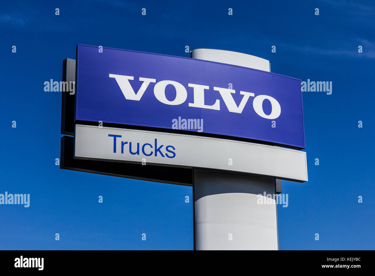 Volvo truck logo hi-res stock photography and images - Alamy