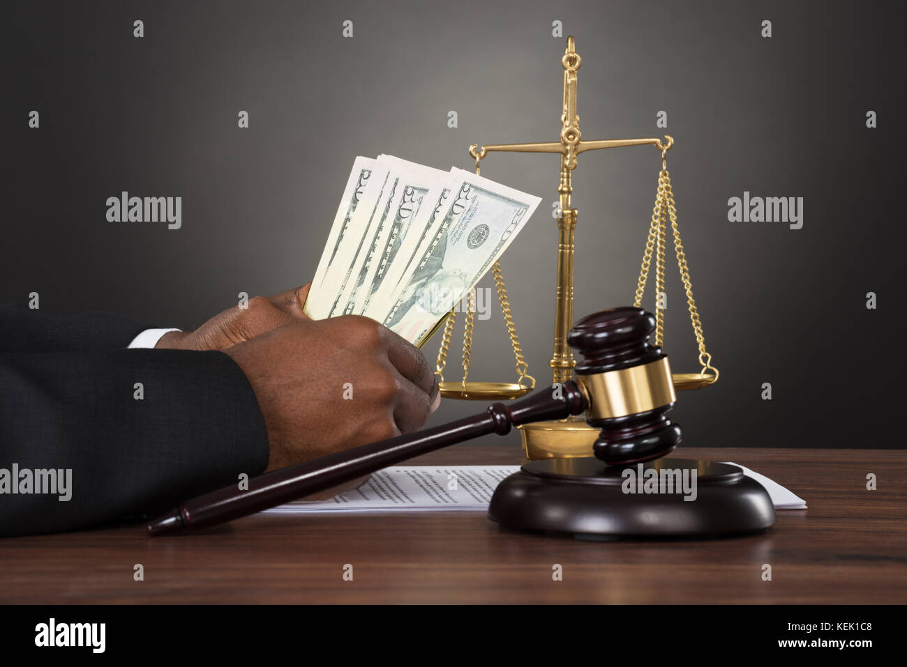 Justice scales banknotes hi-res stock photography and images - Alamy