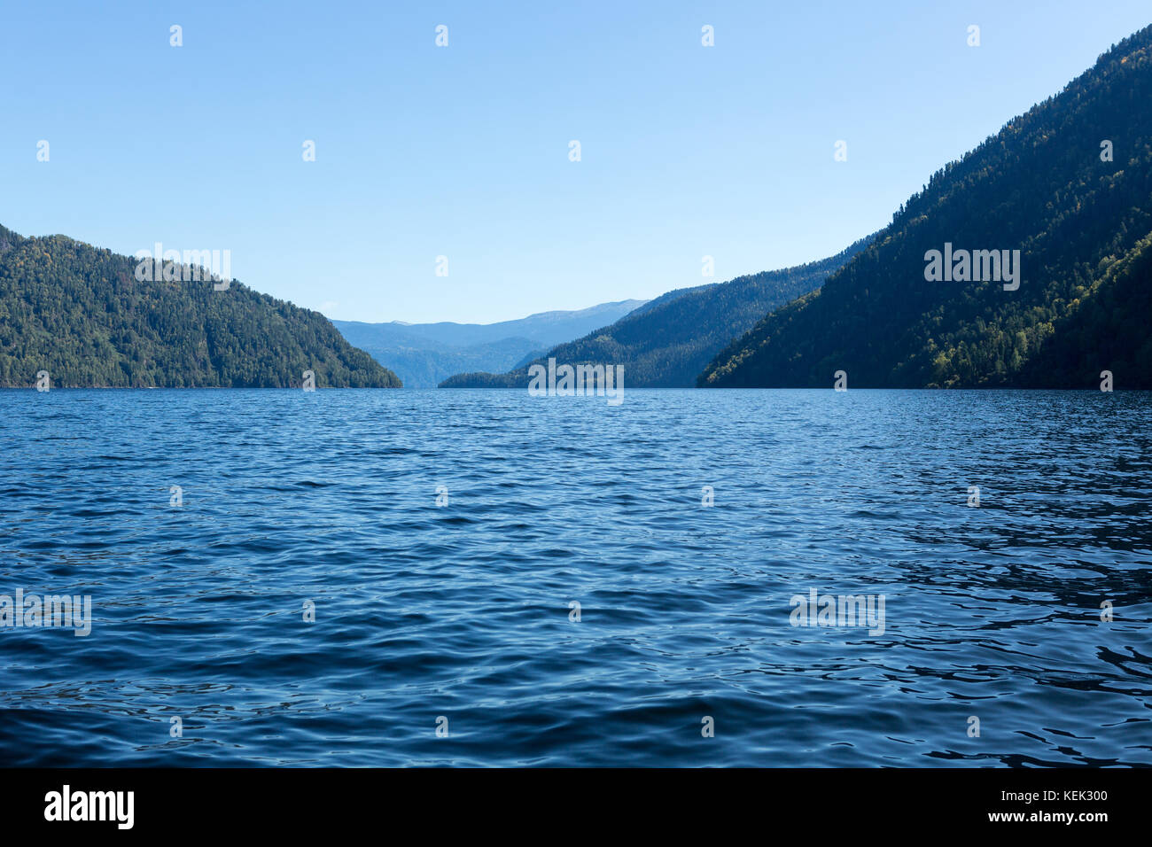 Big blue lake hi-res stock photography and images - Alamy
