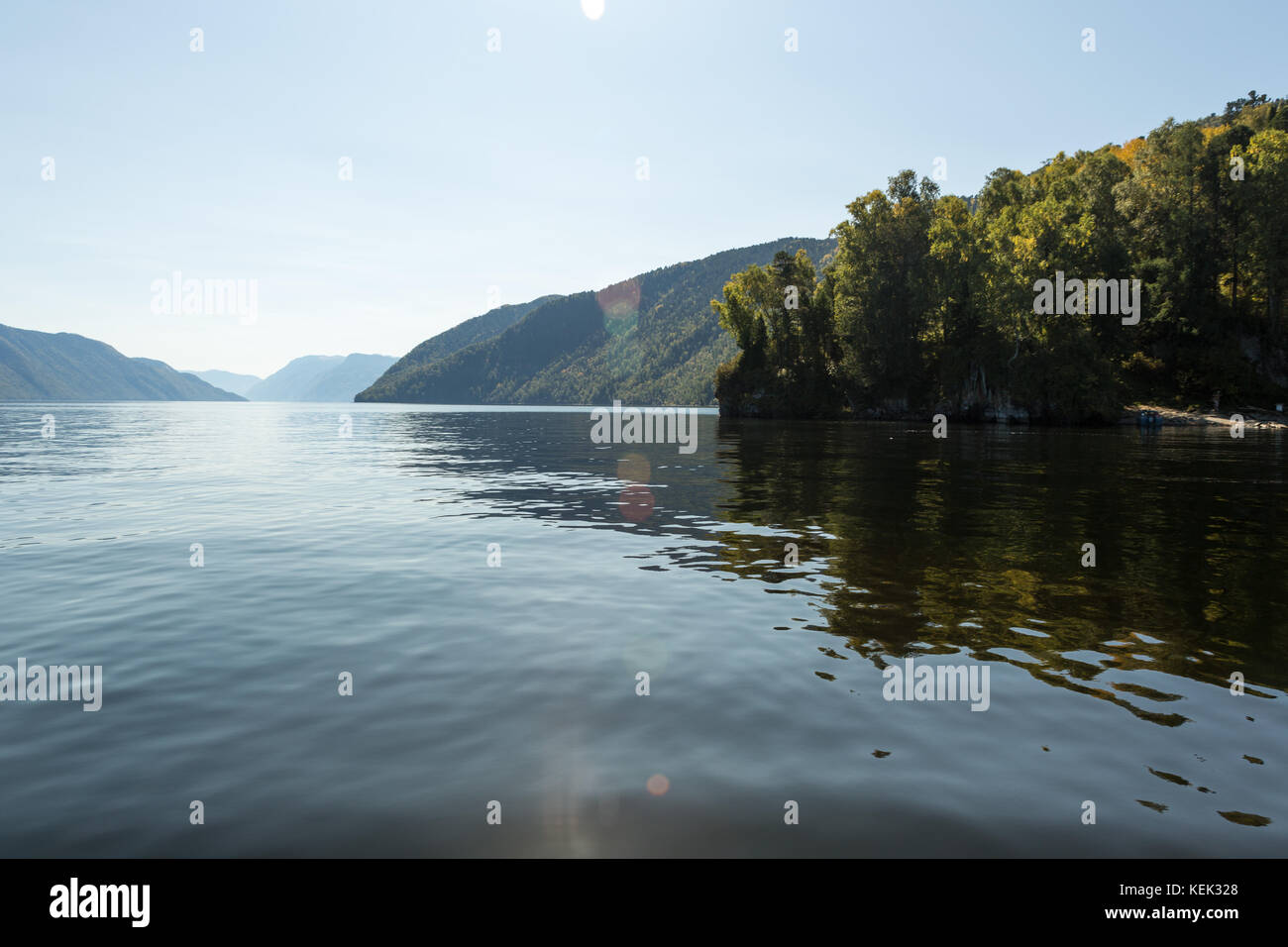 Big lake white mountains hi-res stock photography and images - Alamy