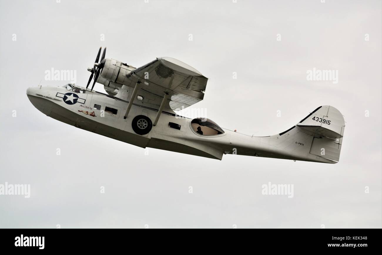 Flying in catalina hi-res stock photography and images - Alamy