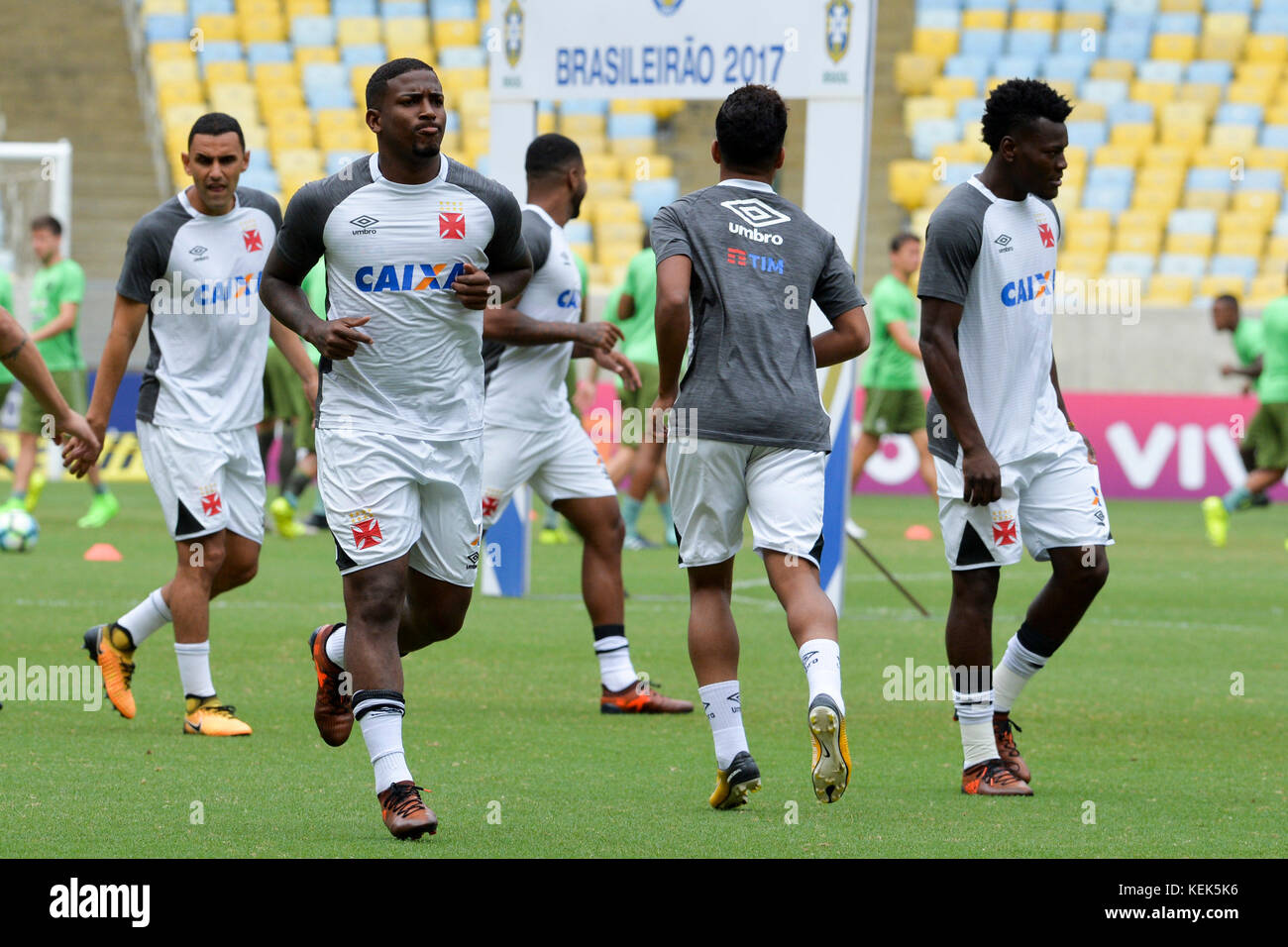 Rio De Janeiro, Brazil. 21st Oct, 2017. Warm up of the carioca team ...