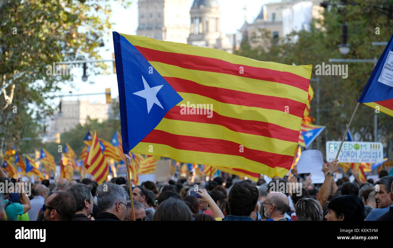 Barcelona, Spain. 21st Oct, 2017. Demonstration against the ...