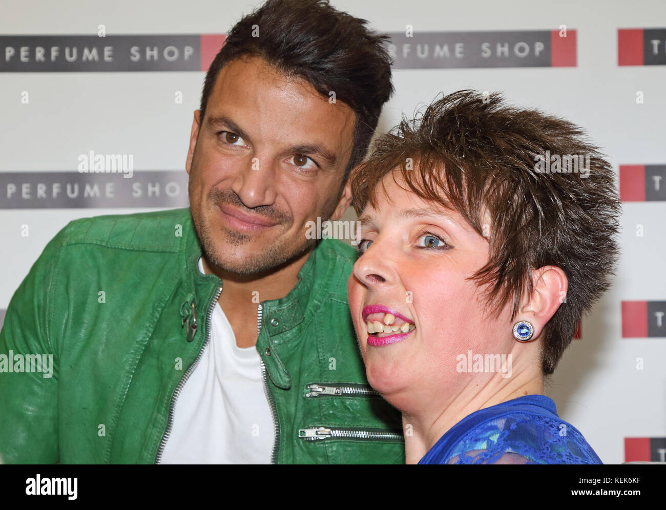 Milton Keynes, UK. 21st Oct, 2017. Peter Andre signing his new ...