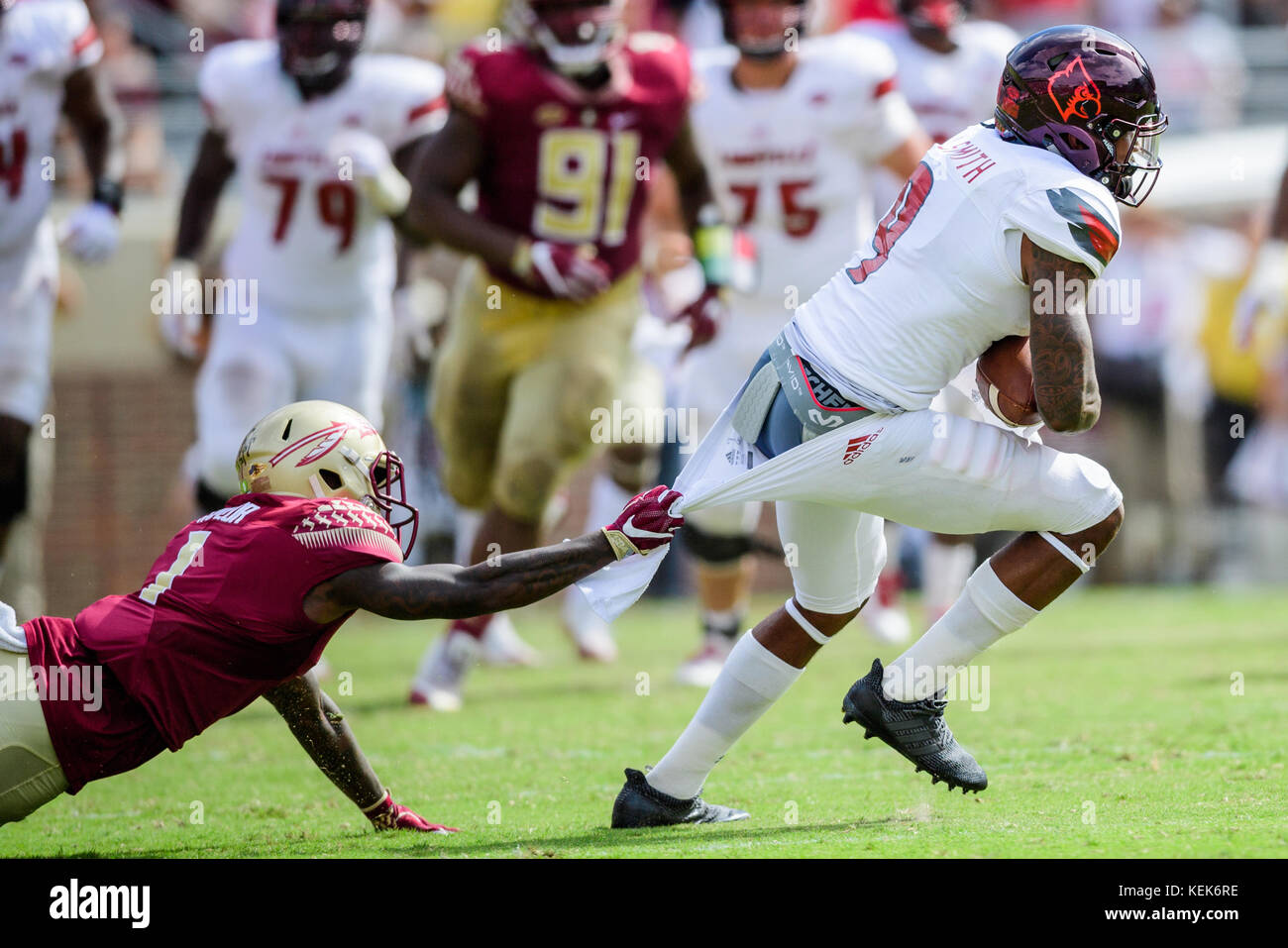 Florida State defensive back Levonta Taylor (1) tries to bring down ...
