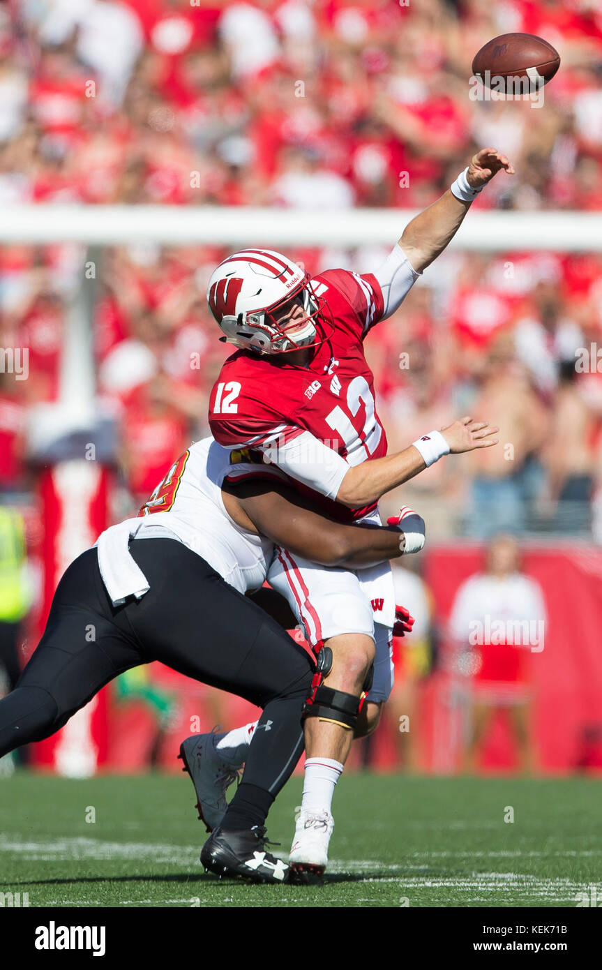 Madison, WI, USA. 21st Oct, 2017. Wisconsin Badgers quarterback Alex ...