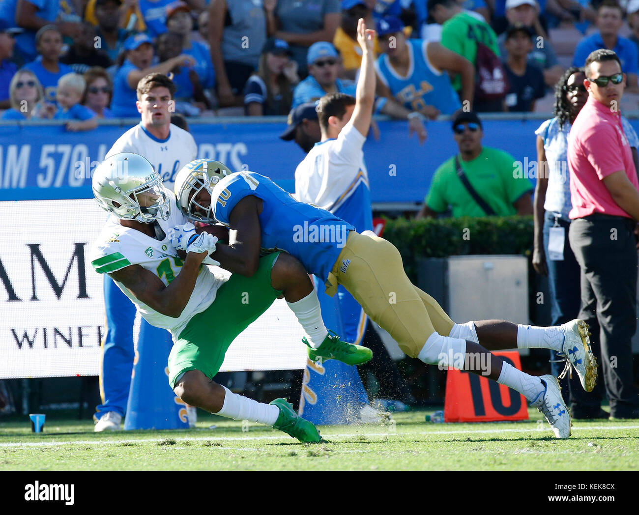 October 21, 2017 UCLA Bruins defensive back Colin Samuel #10 intercepts ...