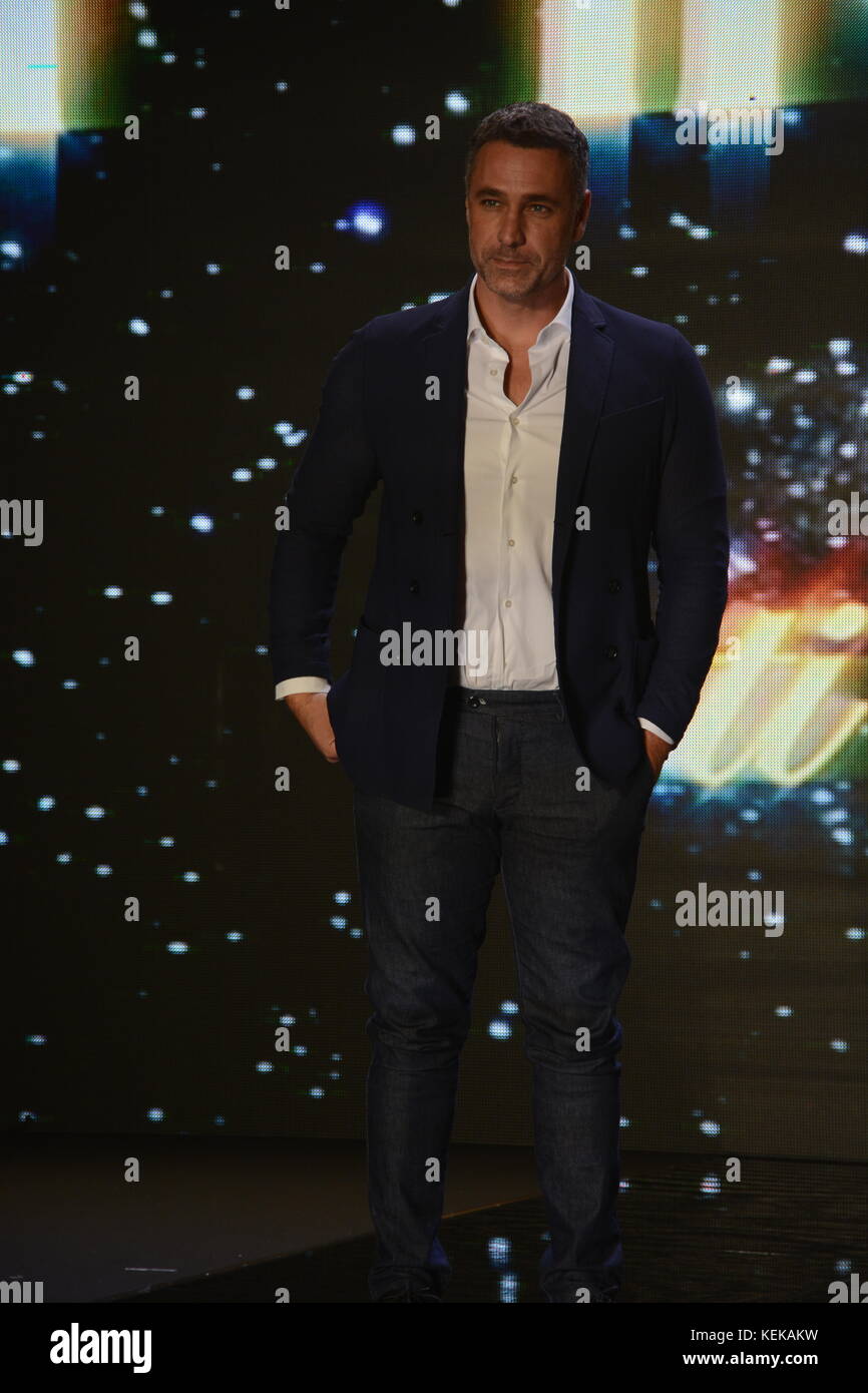 The Italian actor Raoul Bova received by the stylist Alessandra Rinaudo ...