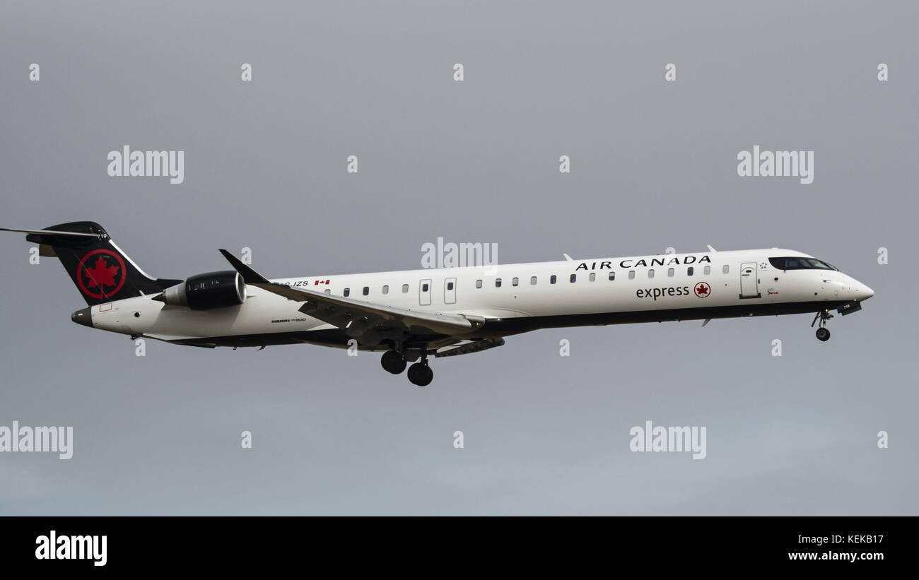 Air canada express jazz aviation hi-res stock photography and images ...
