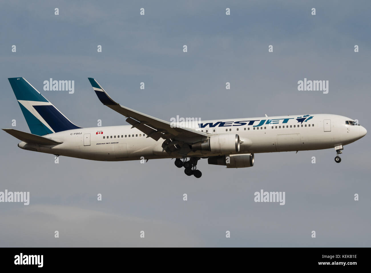 Westjet boeing 767 hi-res stock photography and images - Alamy