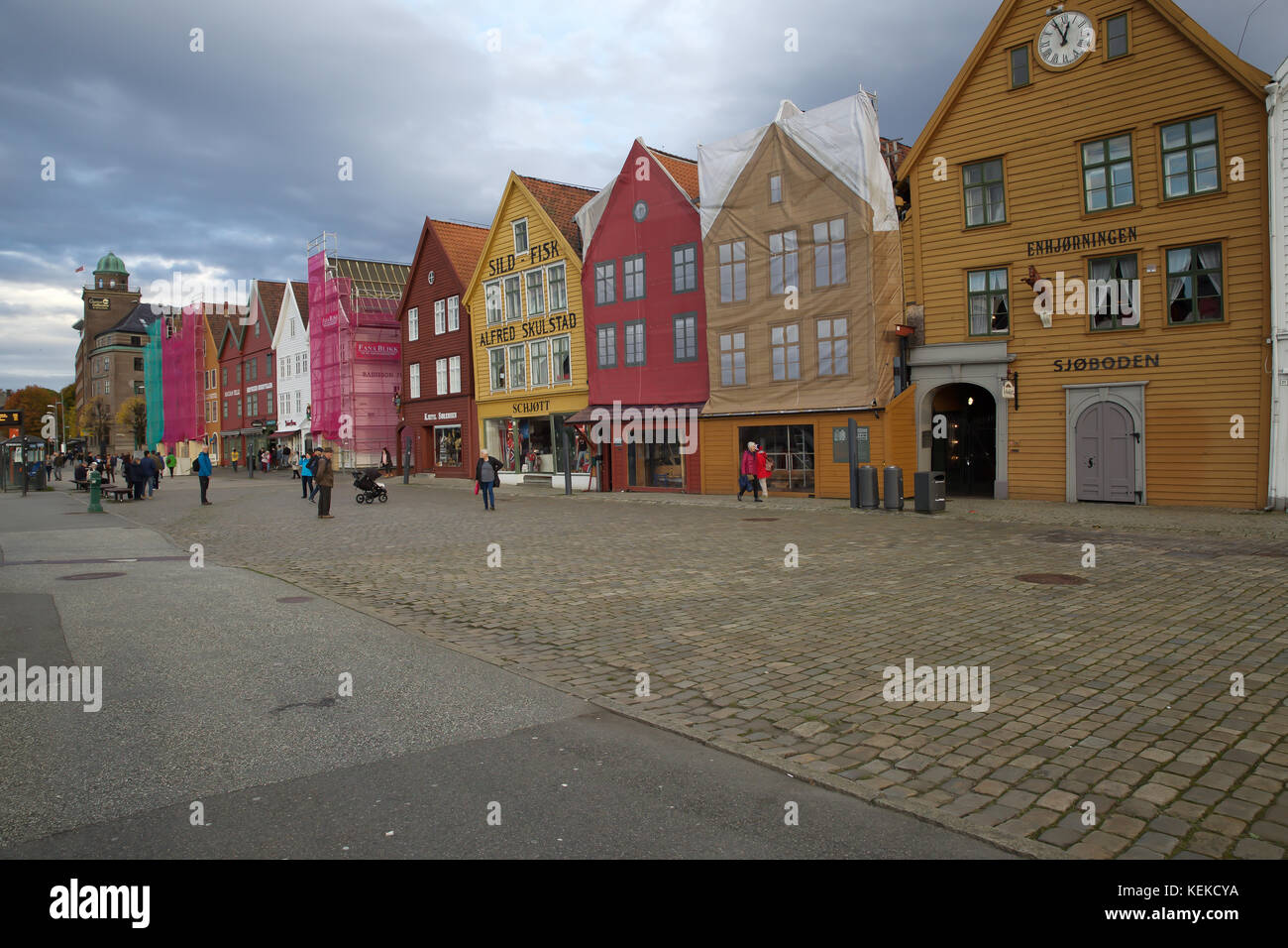 Bergen, Norway. 22nd Oct, 2017. Autumn sunshine across Bergen in Norway ...