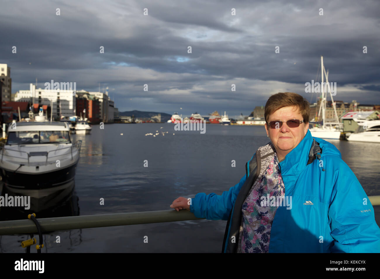 Bergen, Norway. 22nd Oct, 2017. Autumn sunshine across Bergen in Norway ...
